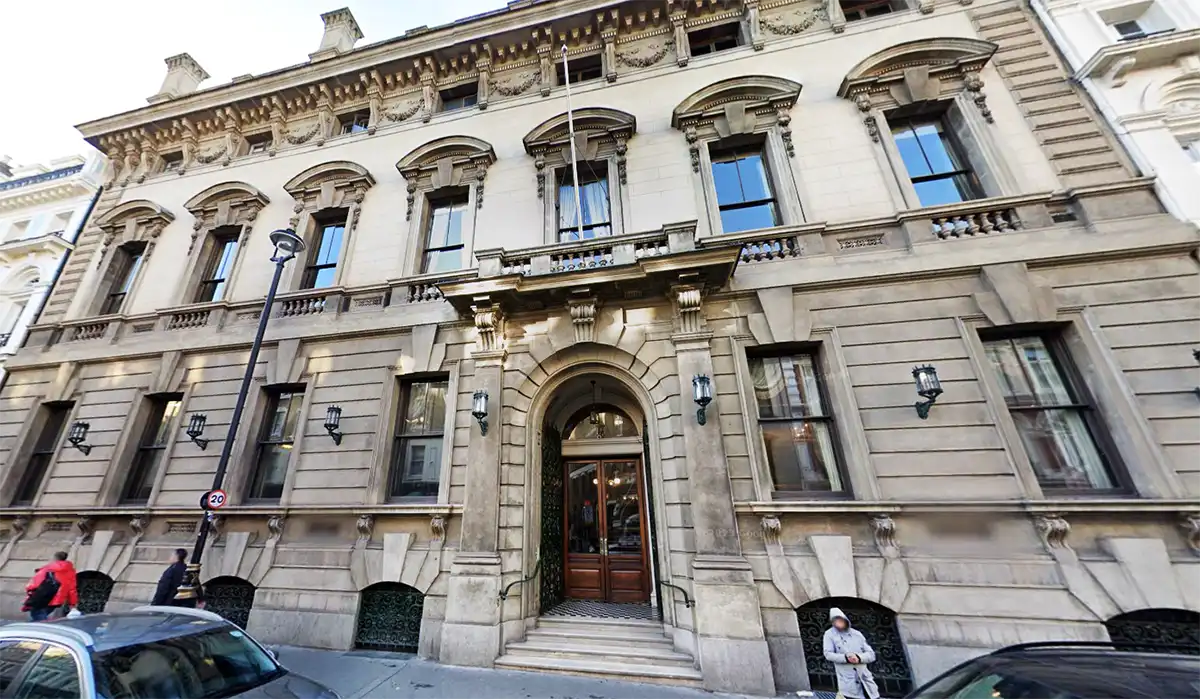 Garrick Club members pledge to resign ahead of vote to allow women to ...