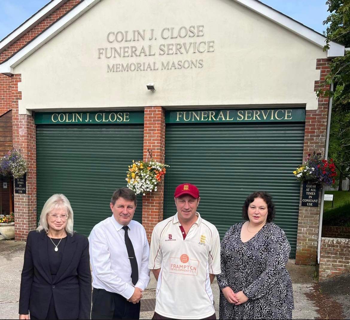 Funeral director unveils sponsorship of Blandford Youth Cricket | The ...
