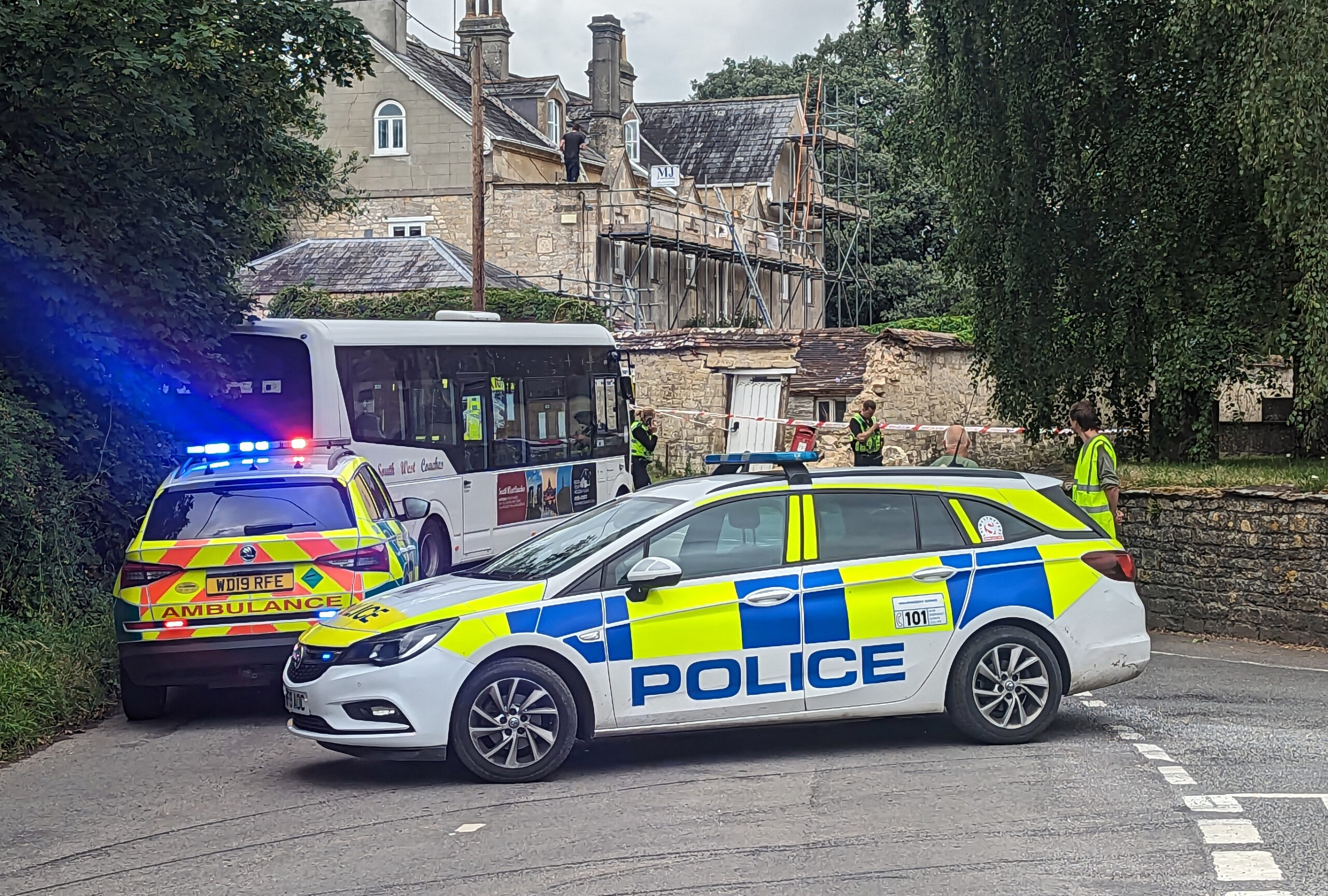 UPDATE: Three taken to hospital after bus crashed into wall in Marnhull ...
