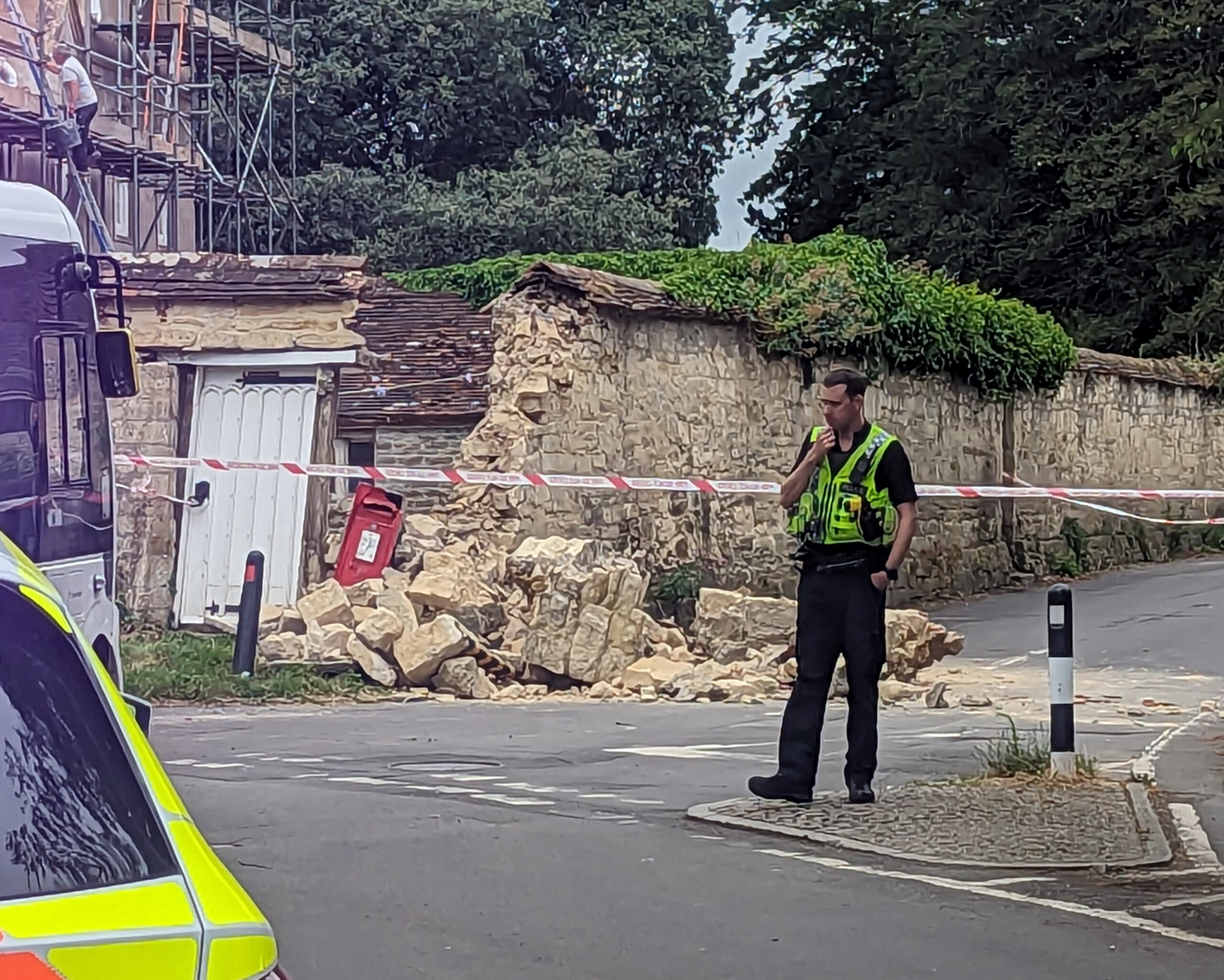 VIDEO: Bus crashes into wall in quiet Marnhull street | The New ...